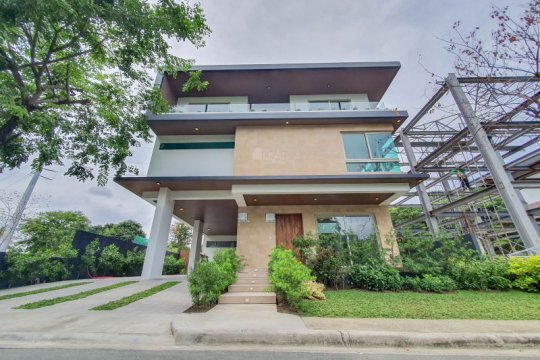 Houses for Sale in BGC, Metro Manila | Dot Property