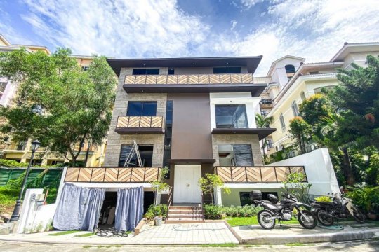 Houses for Sale in BGC, Metro Manila | Dot Property